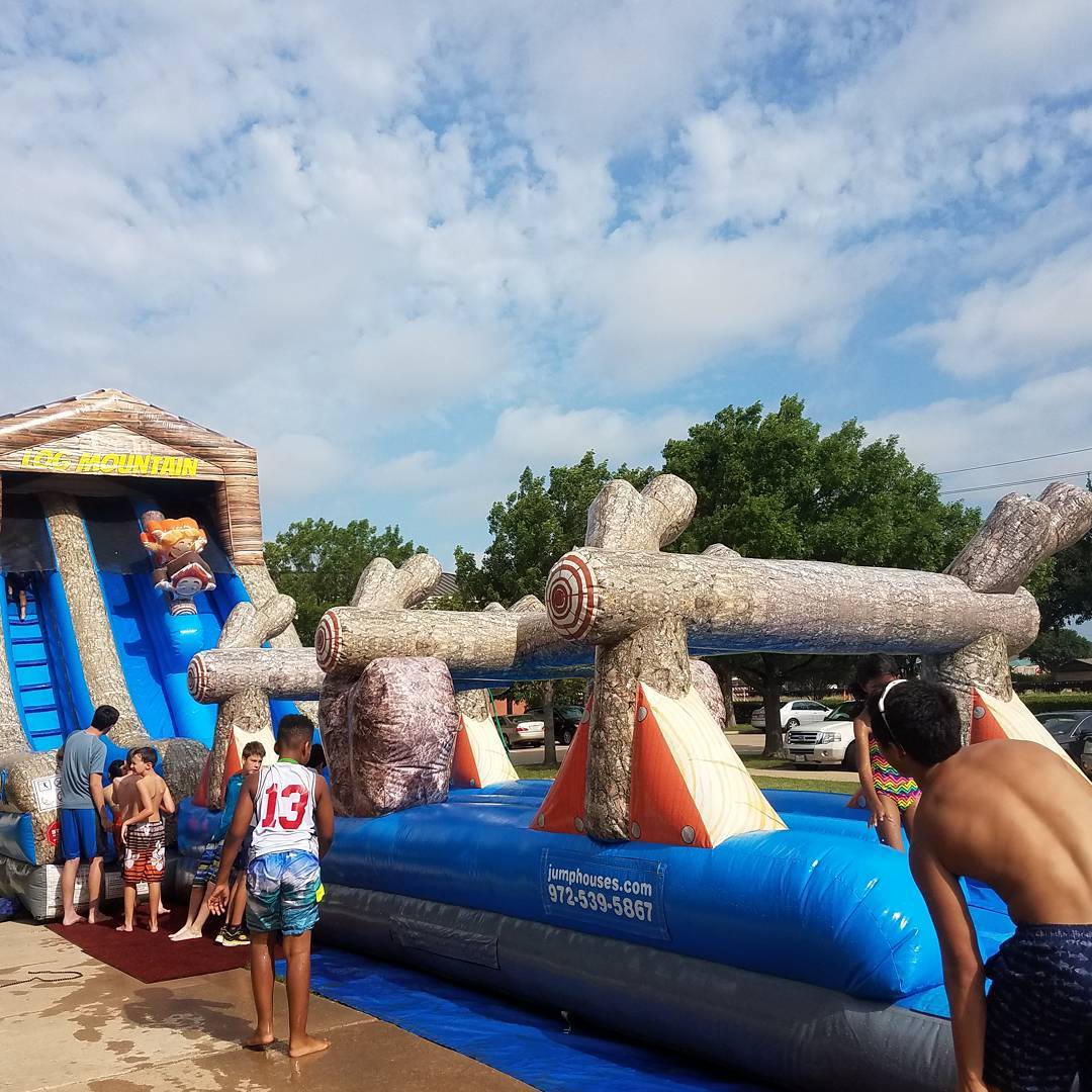 Log Mountain Water Slide - Jump City